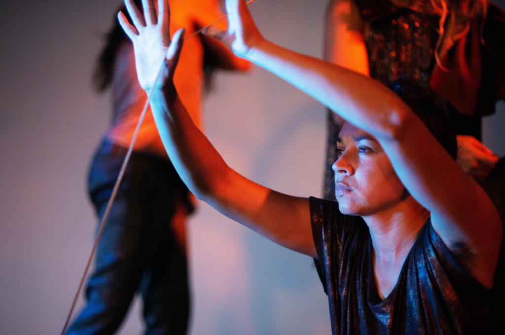 Press Release: Rosy Simas Danse "she who lives on the road to war ...